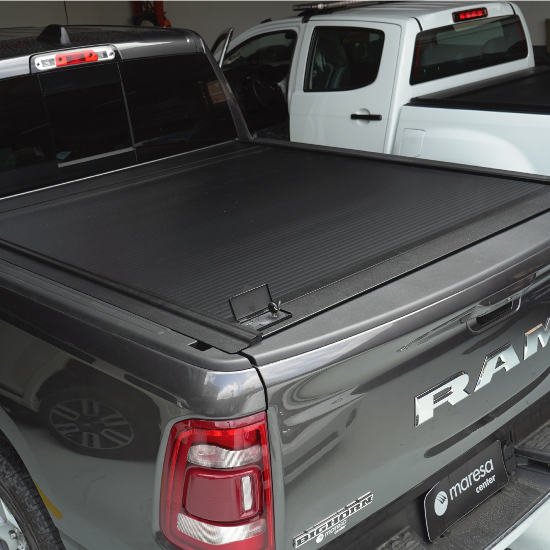 CUBRE BALDE RETRAX ELECTRICA RAM 1500 2020 | Lumenia